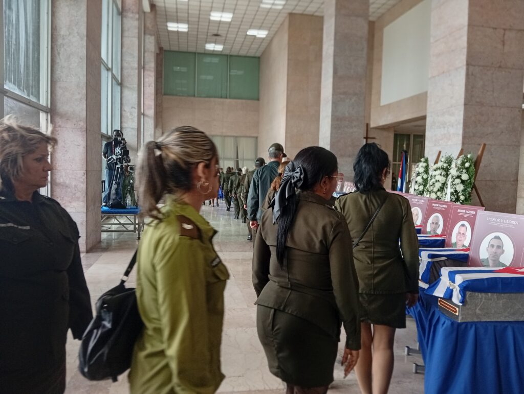 Encabezan ofrendas de Raúl y Díaz-Canel homenaje a combatientes caídos ...